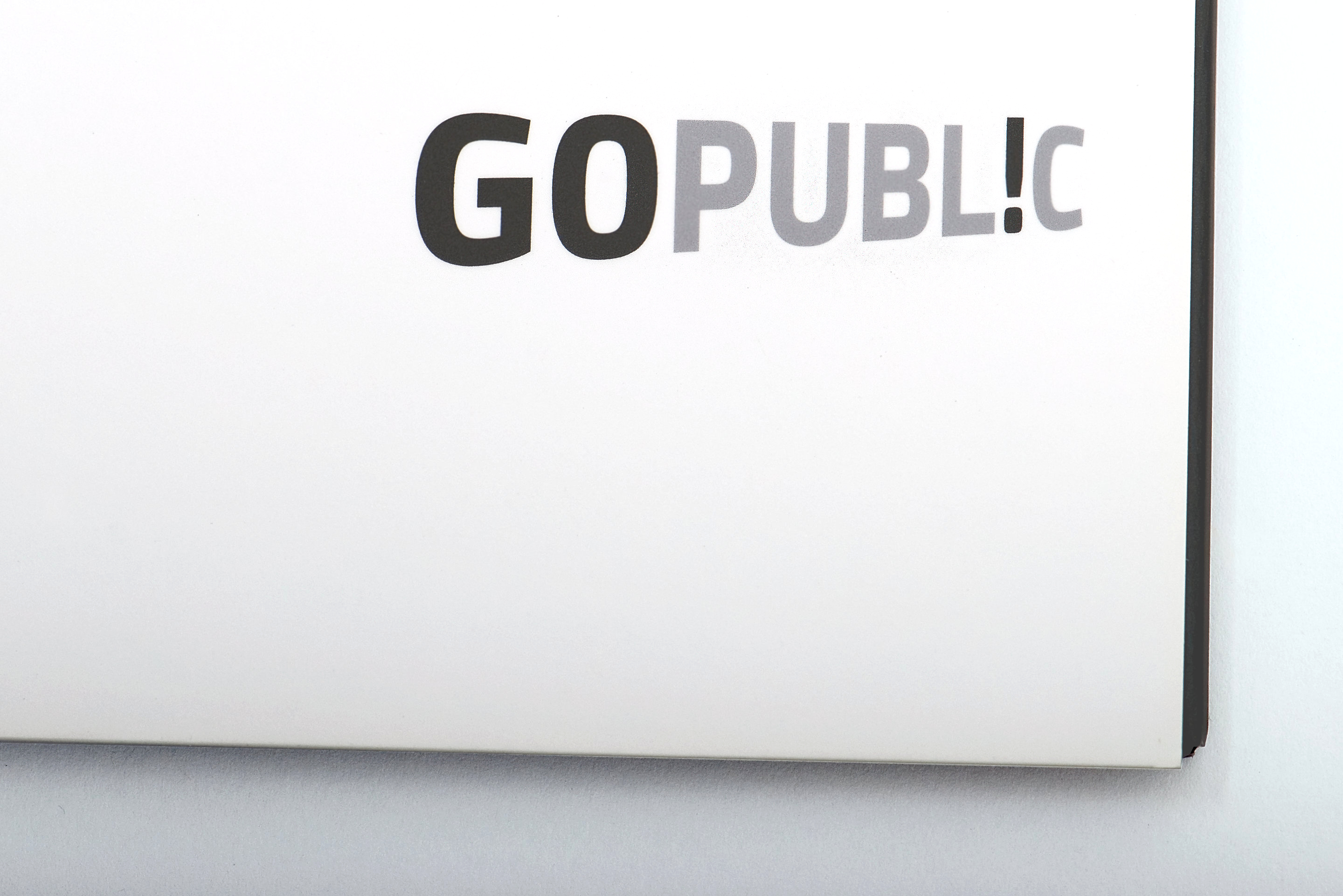 Go Public Corporate Design: Corporate. Diesseits